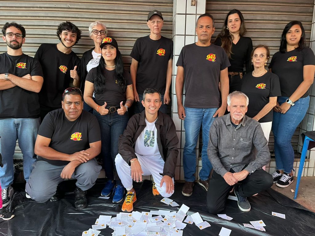 Rádio 94 FM comemorou seus 40 anos com distribuição de prêmios - Curta ...