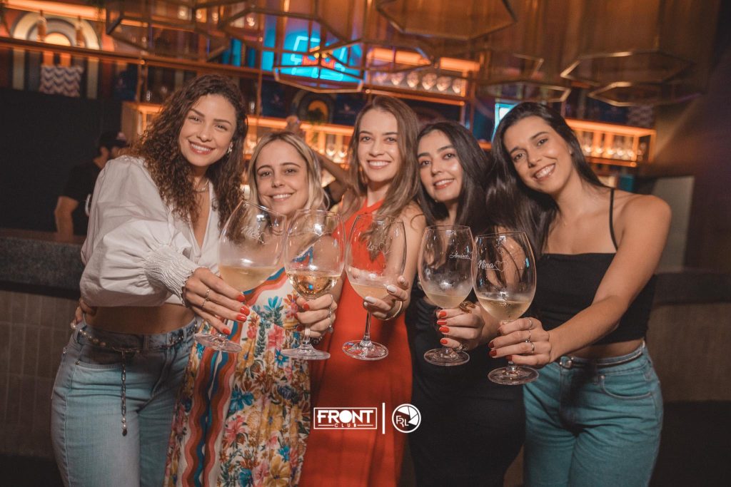 Front Club agita a cena cultural da cidade com música ao vivo - Curta ...